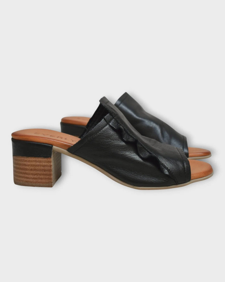 Everly Women's Gia 07 Mule Heels- Black – Sole To Soul Footwear Inc.