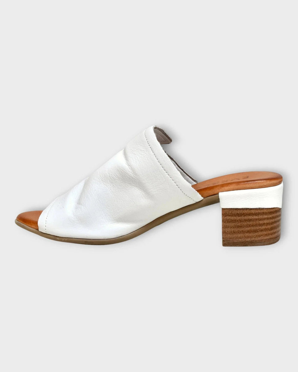 Everly Women's Gia 07 Mule Heels- White – Sole To Soul Footwear Inc.