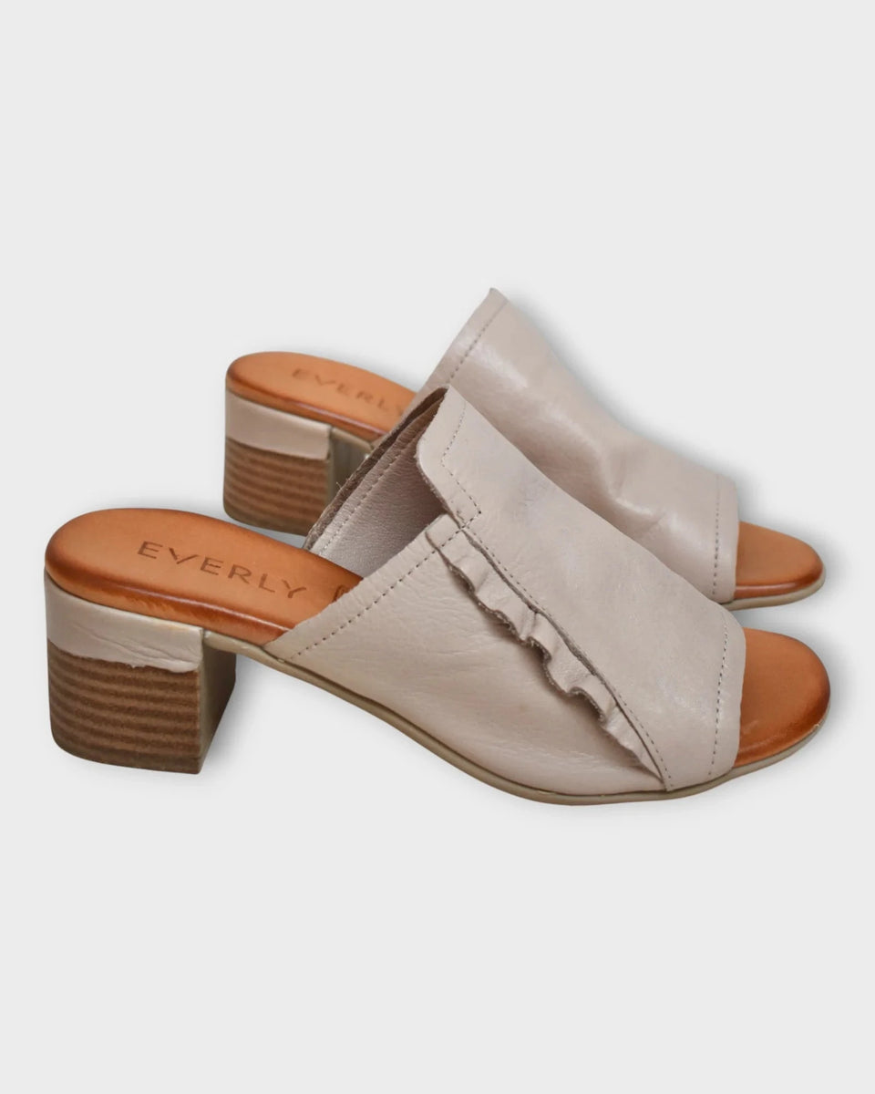 Everly Women's Gia 07 Mule Heels- Silver Grey – Sole To Soul Footwear Inc.