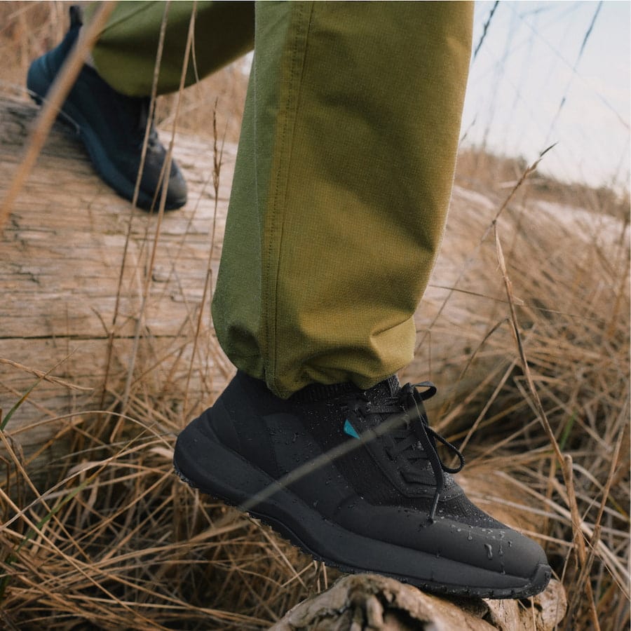 Vessi Men's Stormburst Low Top Sneakers- Black – Sole To Soul Footwear Inc.